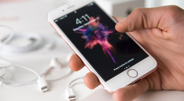 Apple starts sending out checks for “batterygate” class action claims ...